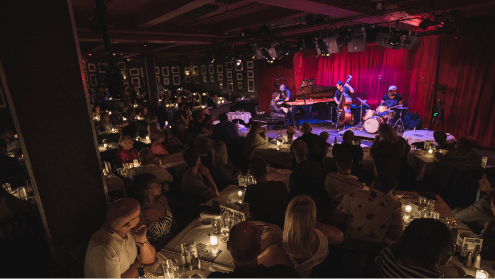 How to Host an Event Successfully — 11 Expert Tips